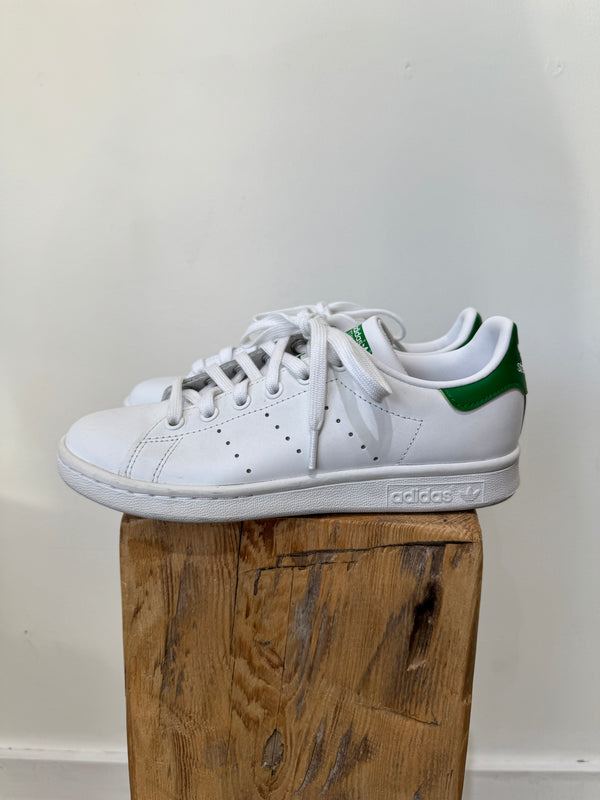 Adidas x Stan Smith sneakers, White Green, 4.5 Youth - The Recollective